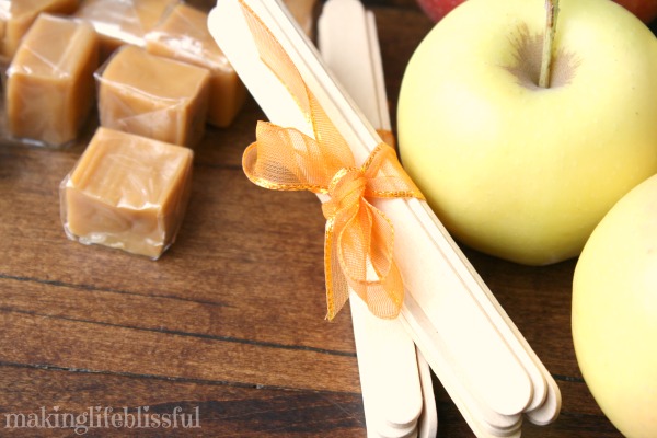 caramel apple kit neighbor gift | Making Life Blissful